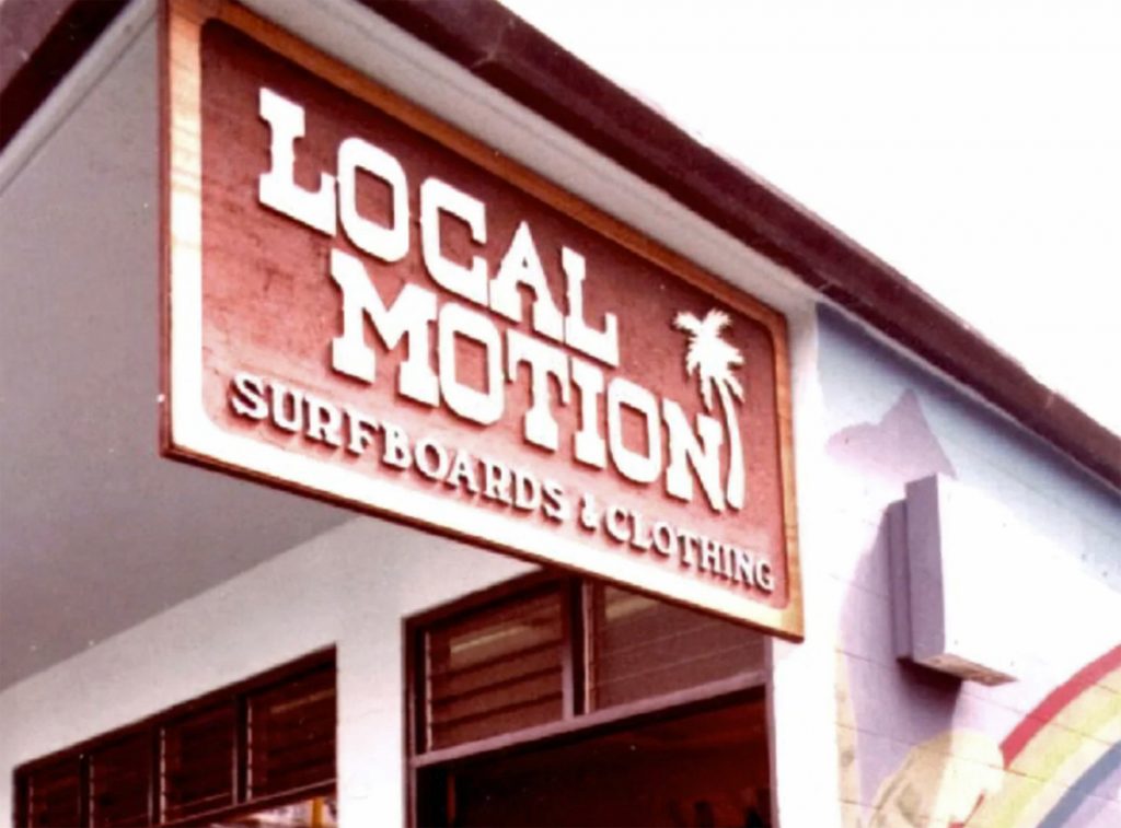 【特集】素晴らしいライダー＆シェイパーたちに支えられたハワイの老舗サーフブランド「ローカルモーション」の歴史 | SURFMEDIA