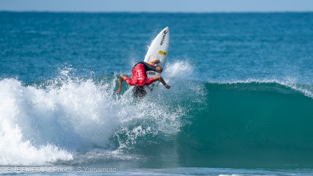 伊東李安琉がハイエストスコア。男女ベスト4決定。いよいよ明日がファイナルデイ。OMAEZAKI PRO 2023 | SURFMEDIA