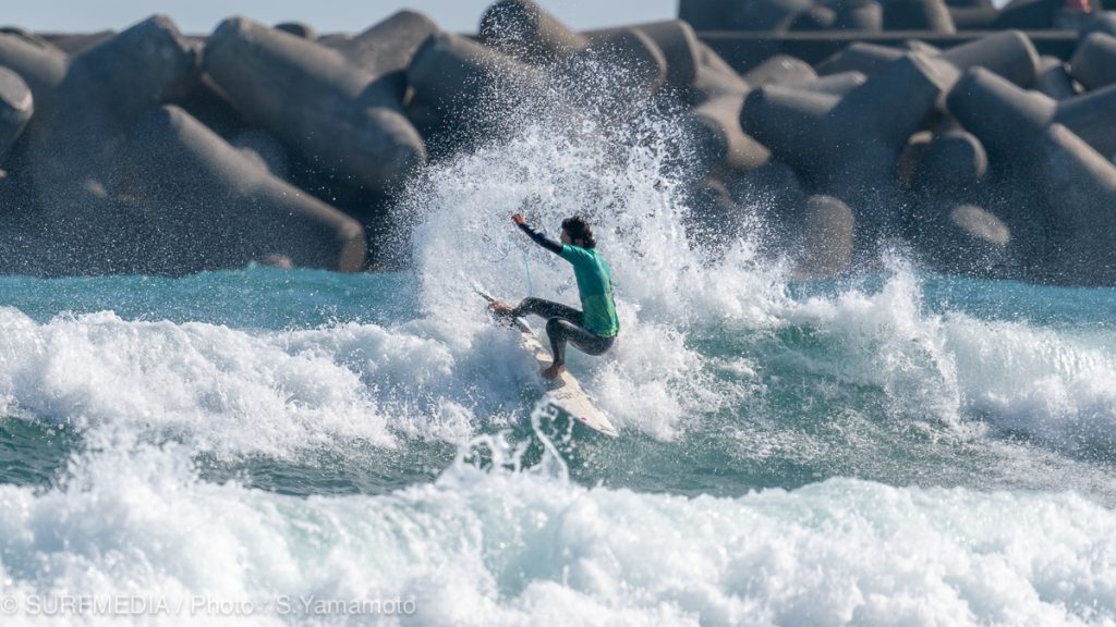 矢作紋乃丞がエアーで最高点をマーク。男女QS1000 & プロジュニア「The Open Surfing Hyuga Pro」開幕 | SURFMEDIA