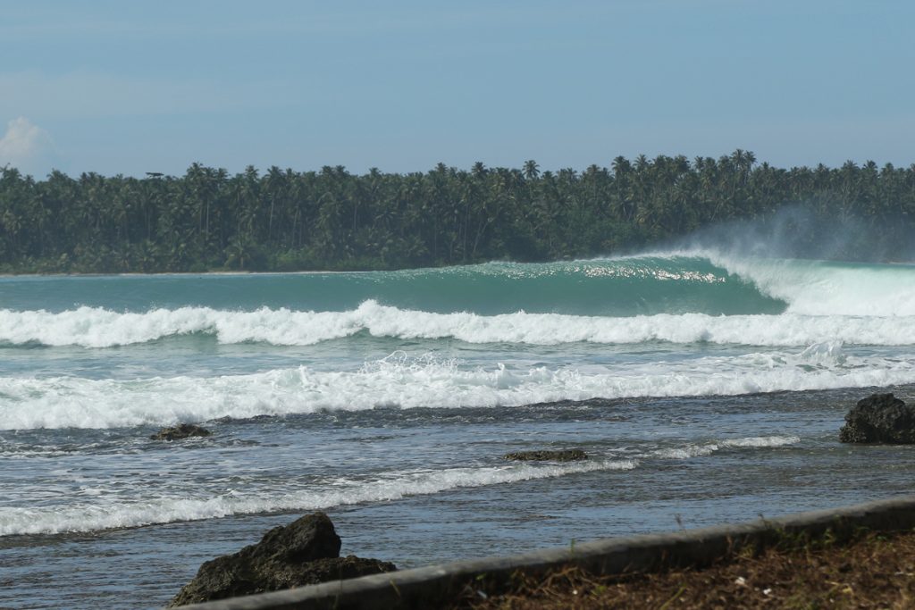 WSL QS5000「ニアス・プロ」開幕。大会初日は男子R128が行われ、ローカル達が圧倒的な演技。 | SURFMEDIA