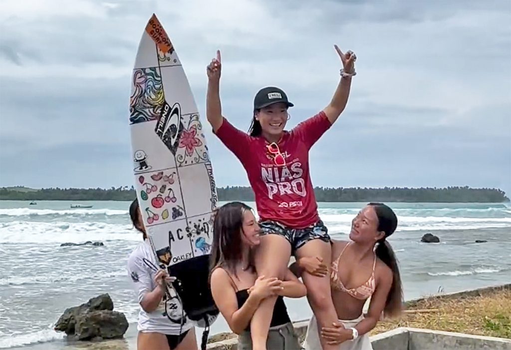 中塩佳那がニアス・プロジュニアで優勝。今季2勝目でWSLアジア女子ジュニア・ランキングでトップを維持 | SURFMEDIA